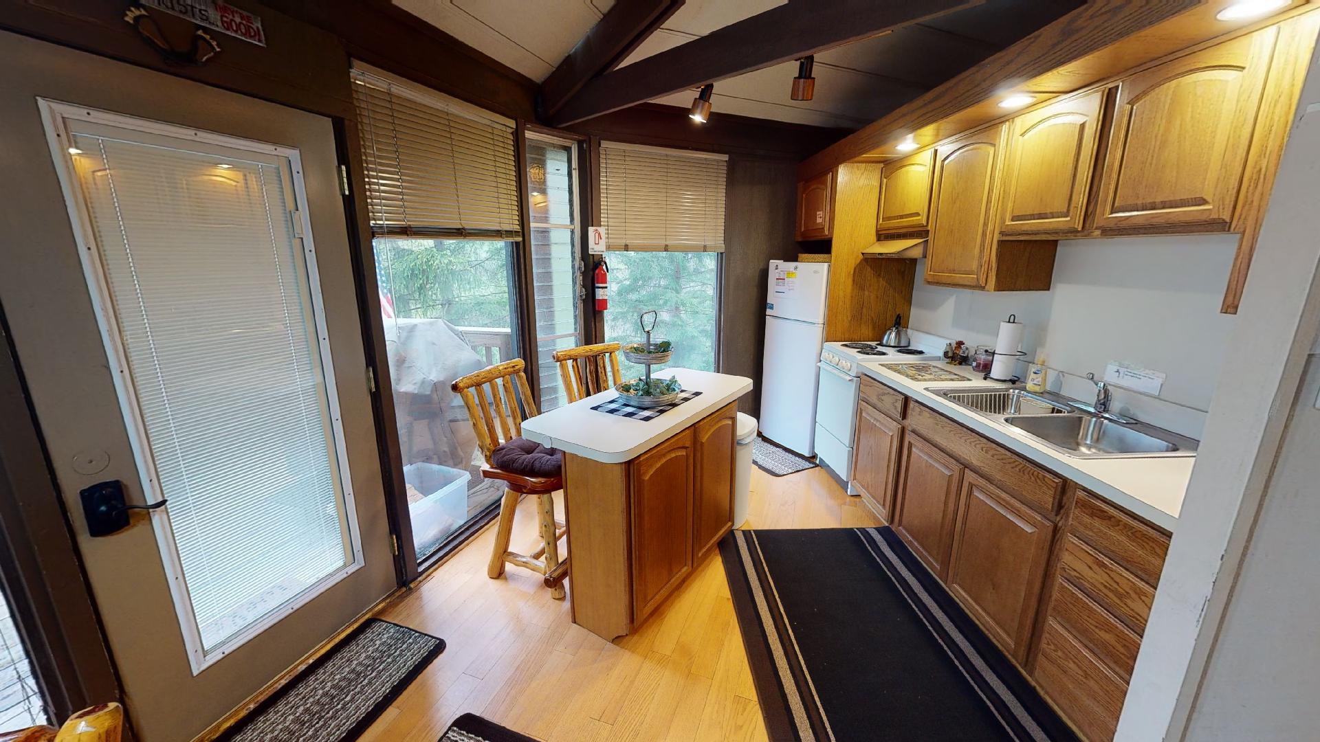 Turkey Ridge Lodge - Hocking Hills Cottages and Cabins