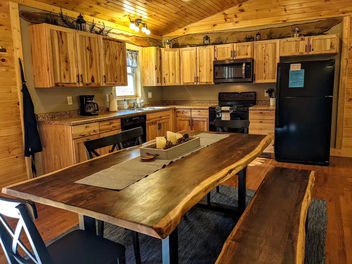 Knotty Pine Cabin - Hocking Hills Cottages and Cabins