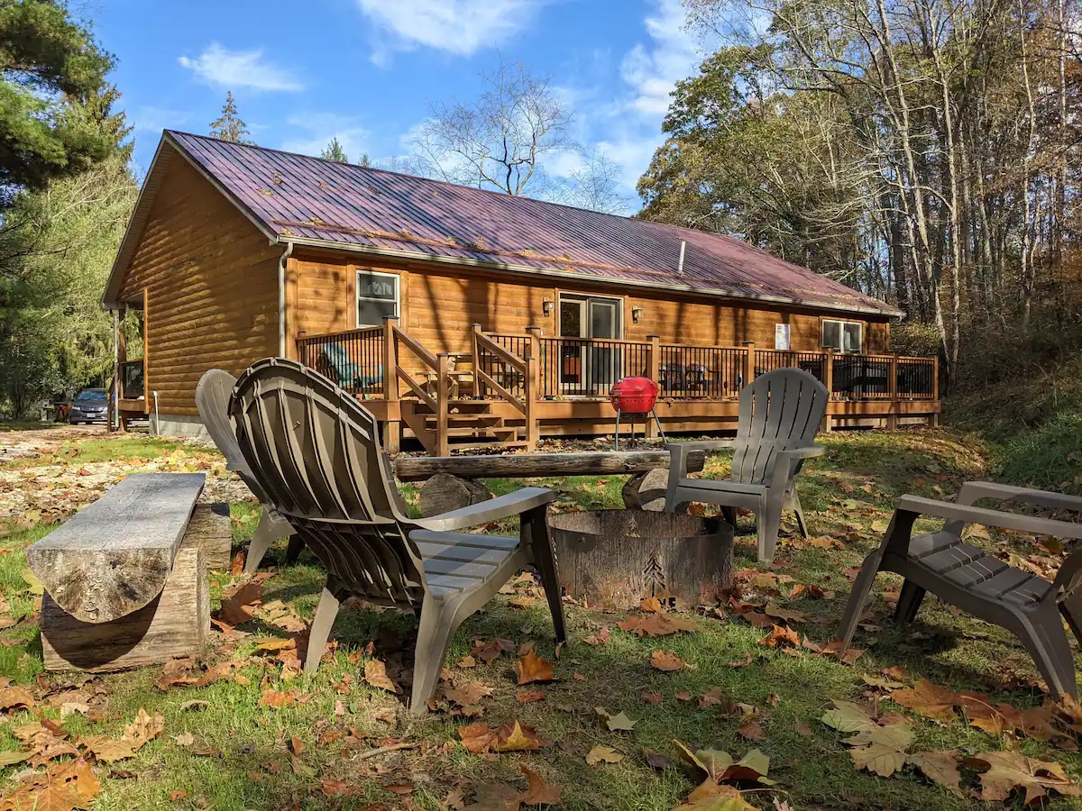 Knotty Pine Cabin - Hocking Hills Cottages and Cabins